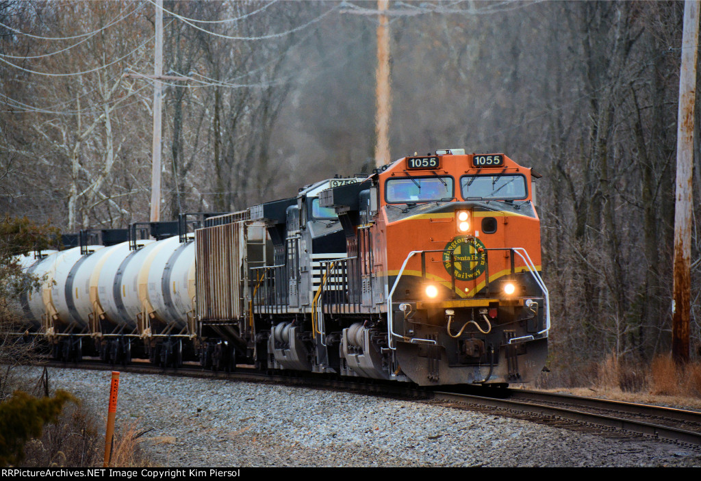 BNSF 1055 CSX Train K038 Crude Oil Loads